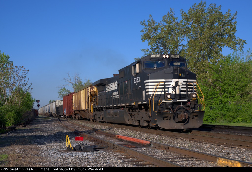 NS 9383 - Eastbound at 3rd & Wayne
